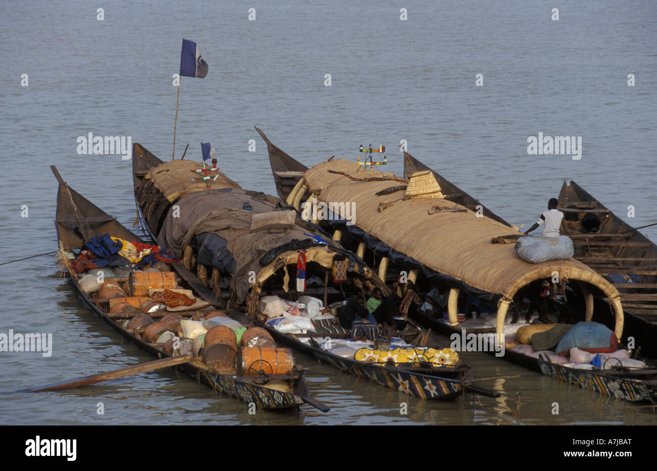 Pinasse boat river mali hi-res stock photography and images - Alamy