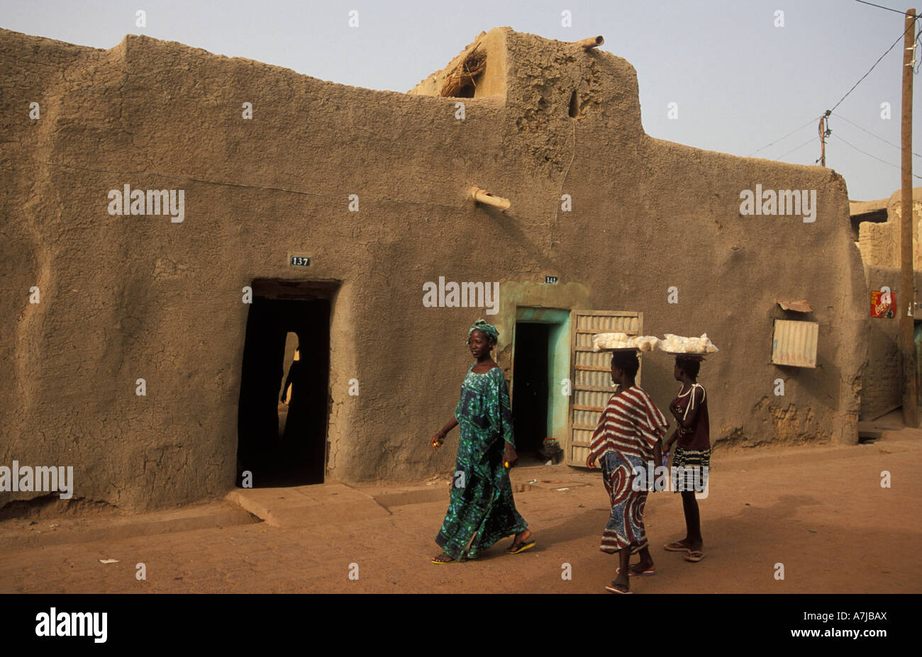 Traditional malian architecture hi-res stock photography and images - Alamy