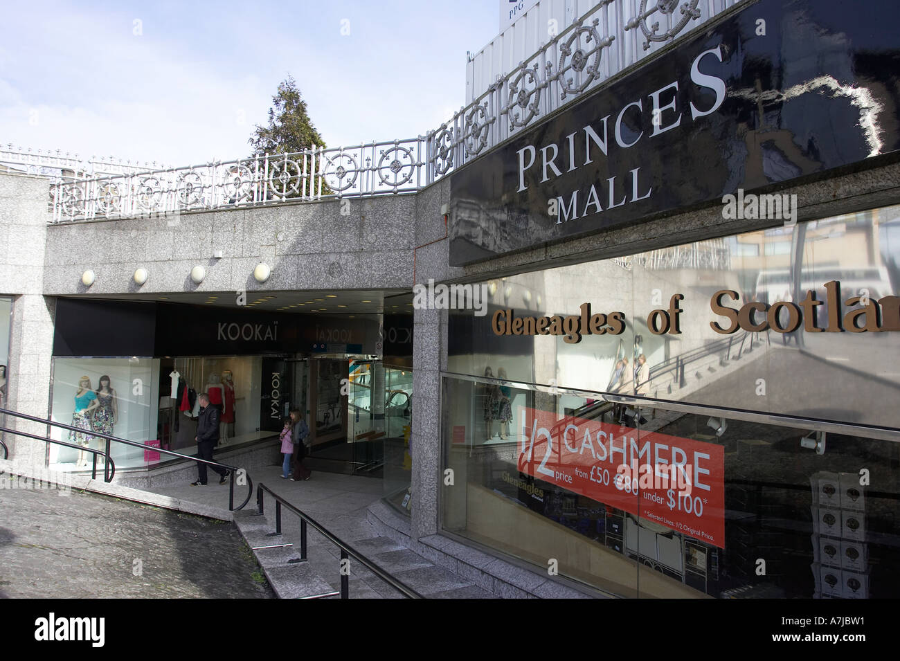 Mall Sunday High Resolution Stock Photography and Images - Alamy