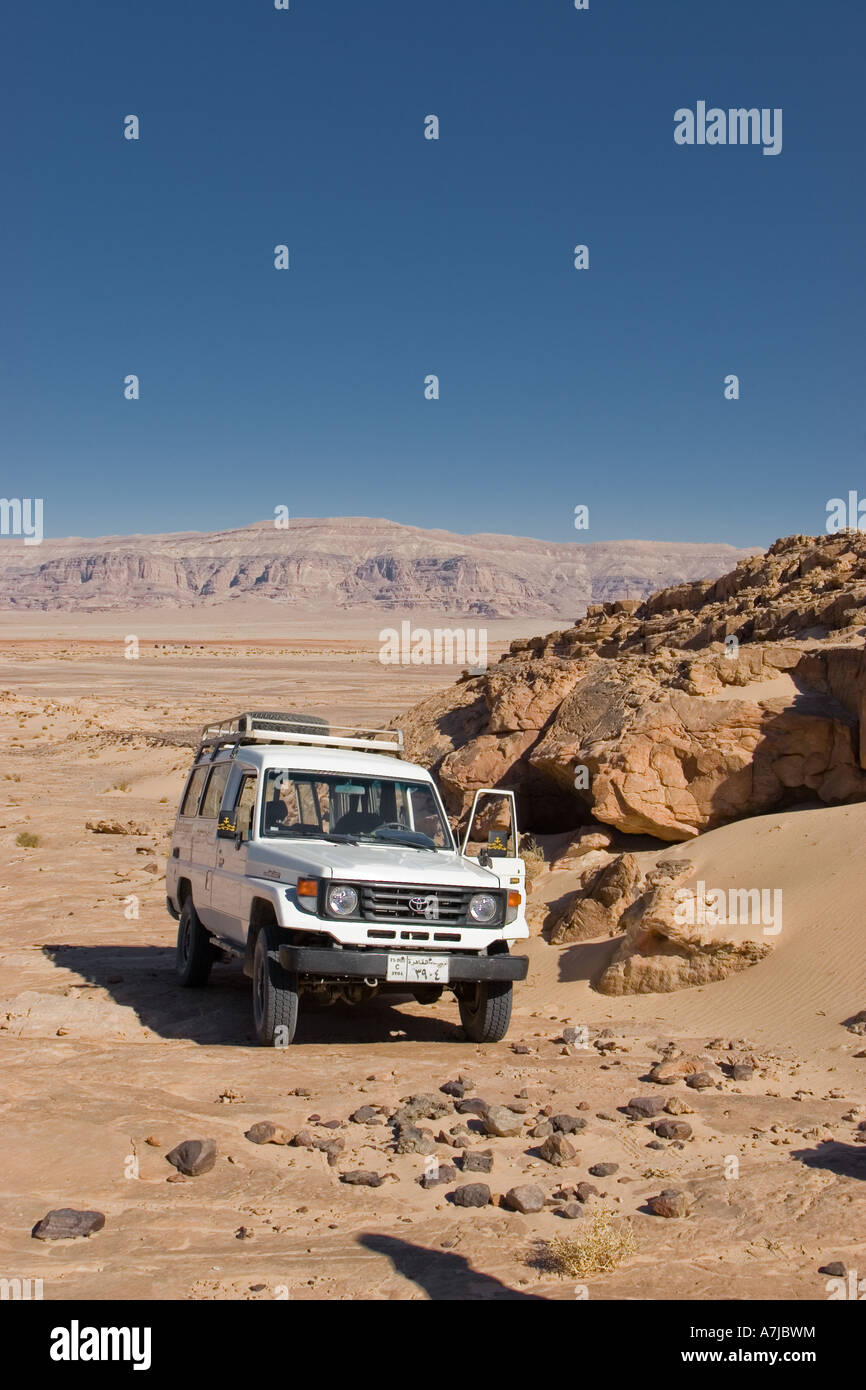 Jeep in Sinai desert Stock Photo - Alamy