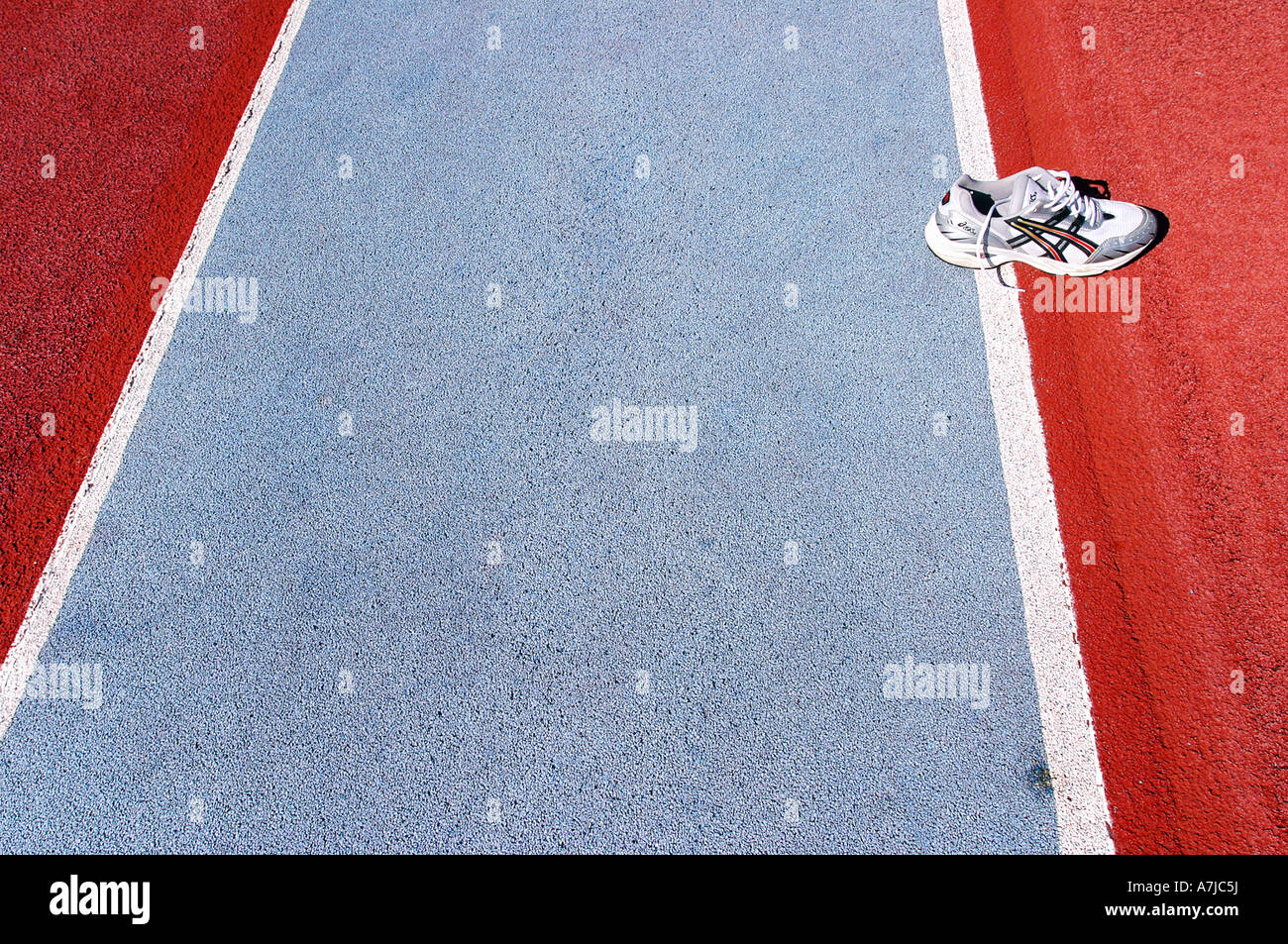 Running lines hi-res stock photography and images - Alamy