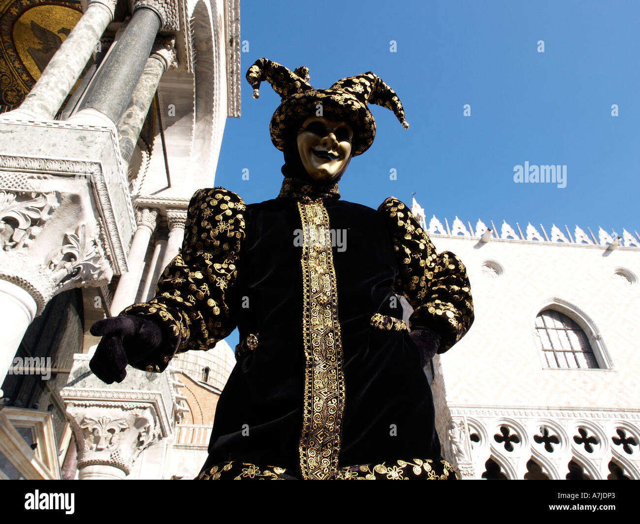 Man in black gold jester costume Venice carnival Stock Photo - Alamy