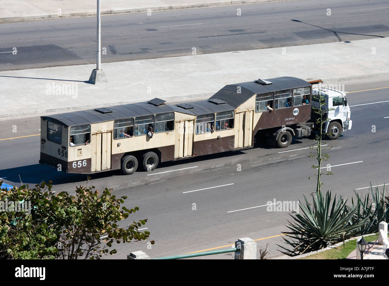 Camel bus cuba hi-res stock photography and images - Alamy