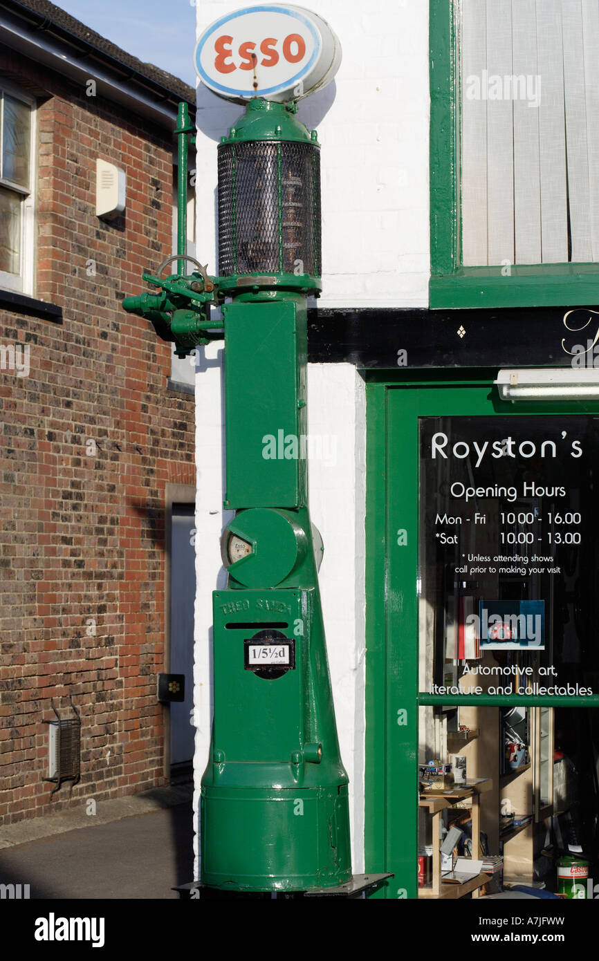 Old esso petrol pump hi-res stock photography and images - Alamy