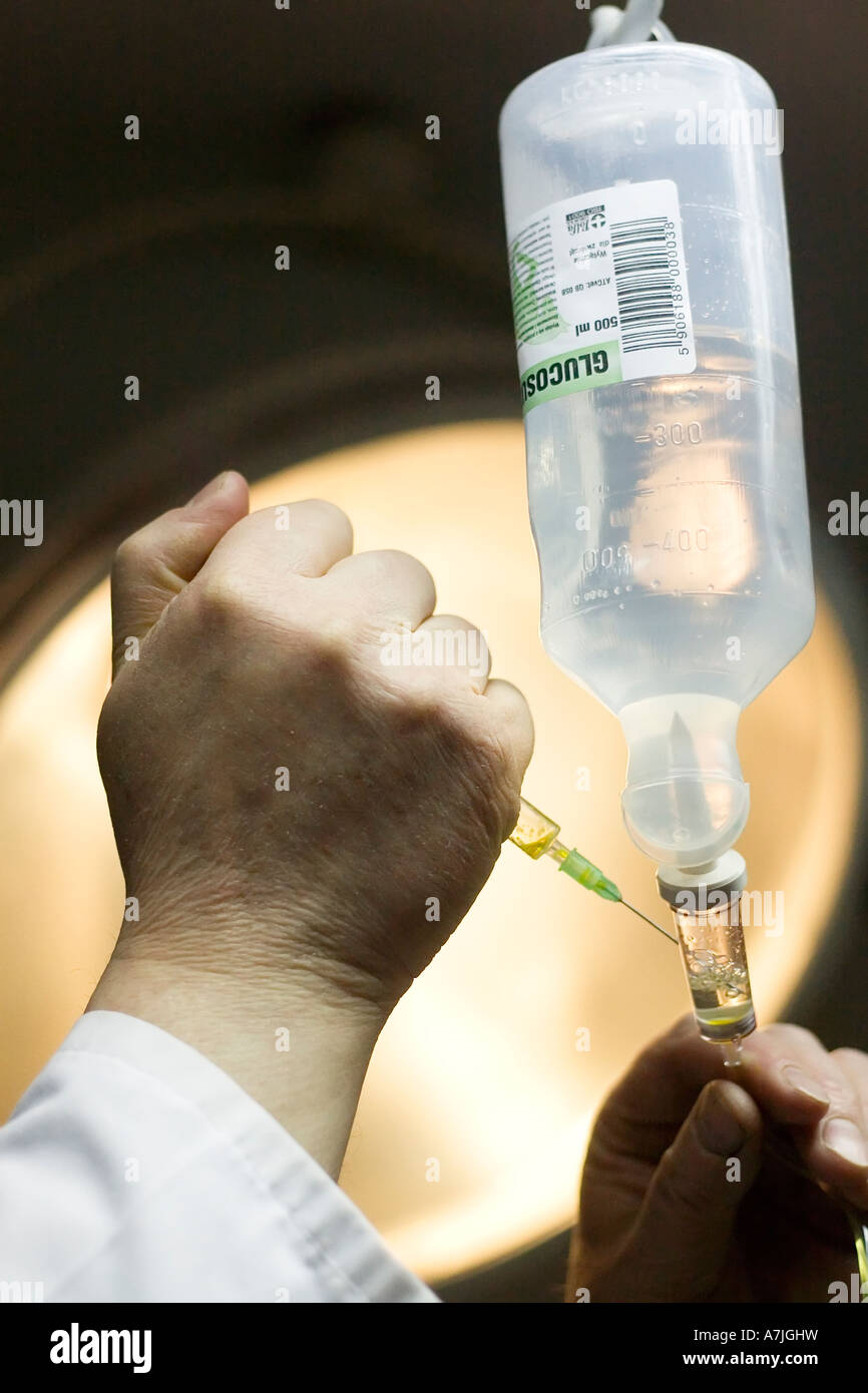 Doctor preparing drip Stock Photo - Alamy