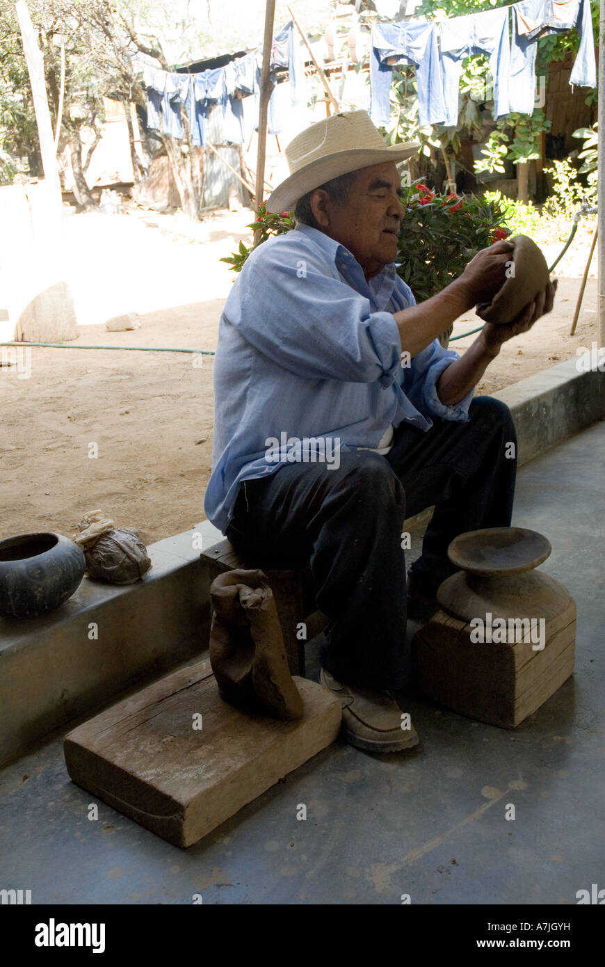 Old man build black pottery hi-res stock photography and images - Alamy