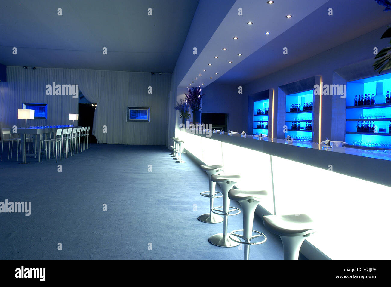 Bar counter with seating Stock Photo - Alamy