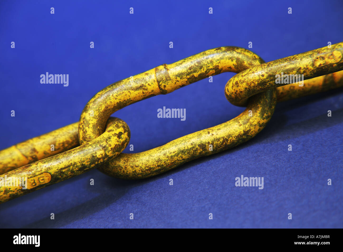 Link chain hi-res stock photography and images - Alamy