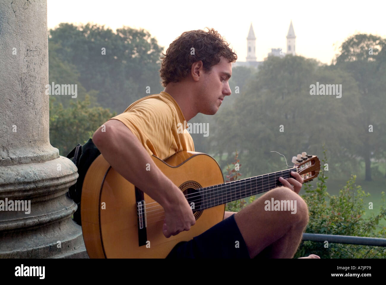 English guitar player hi-res stock photography and images - Alamy