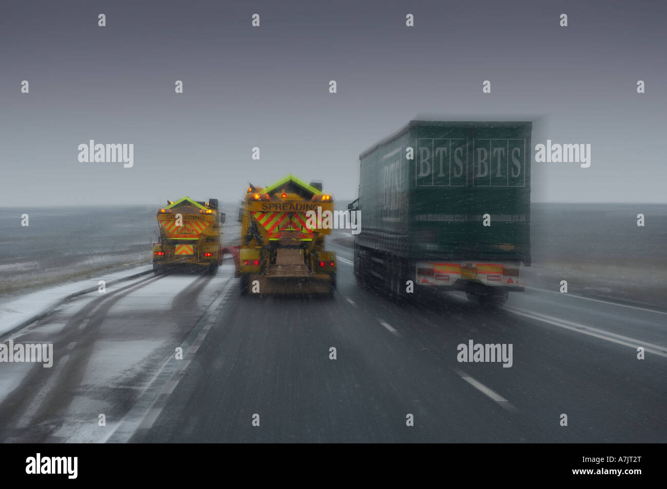 Gritting lorry spreading grit salt hi-res stock photography and images ...