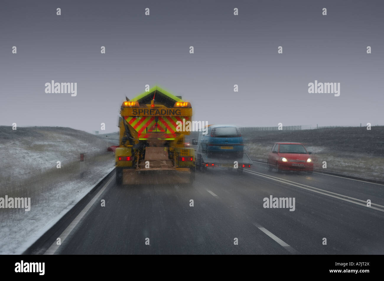 Gritting lorry hi-res stock photography and images - Alamy