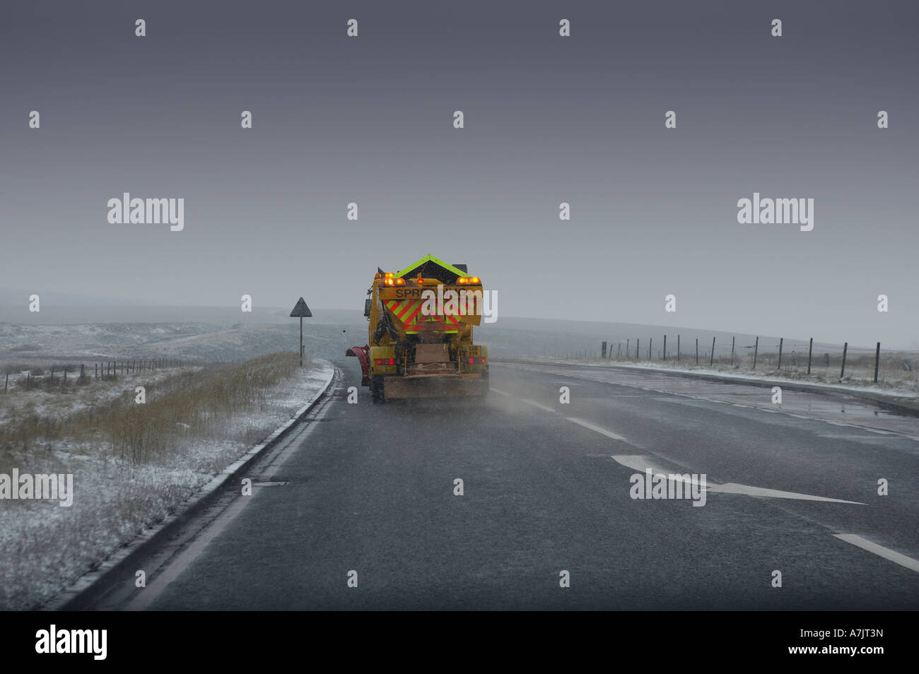 Gritting lorry spreading grit salt hi-res stock photography and images ...