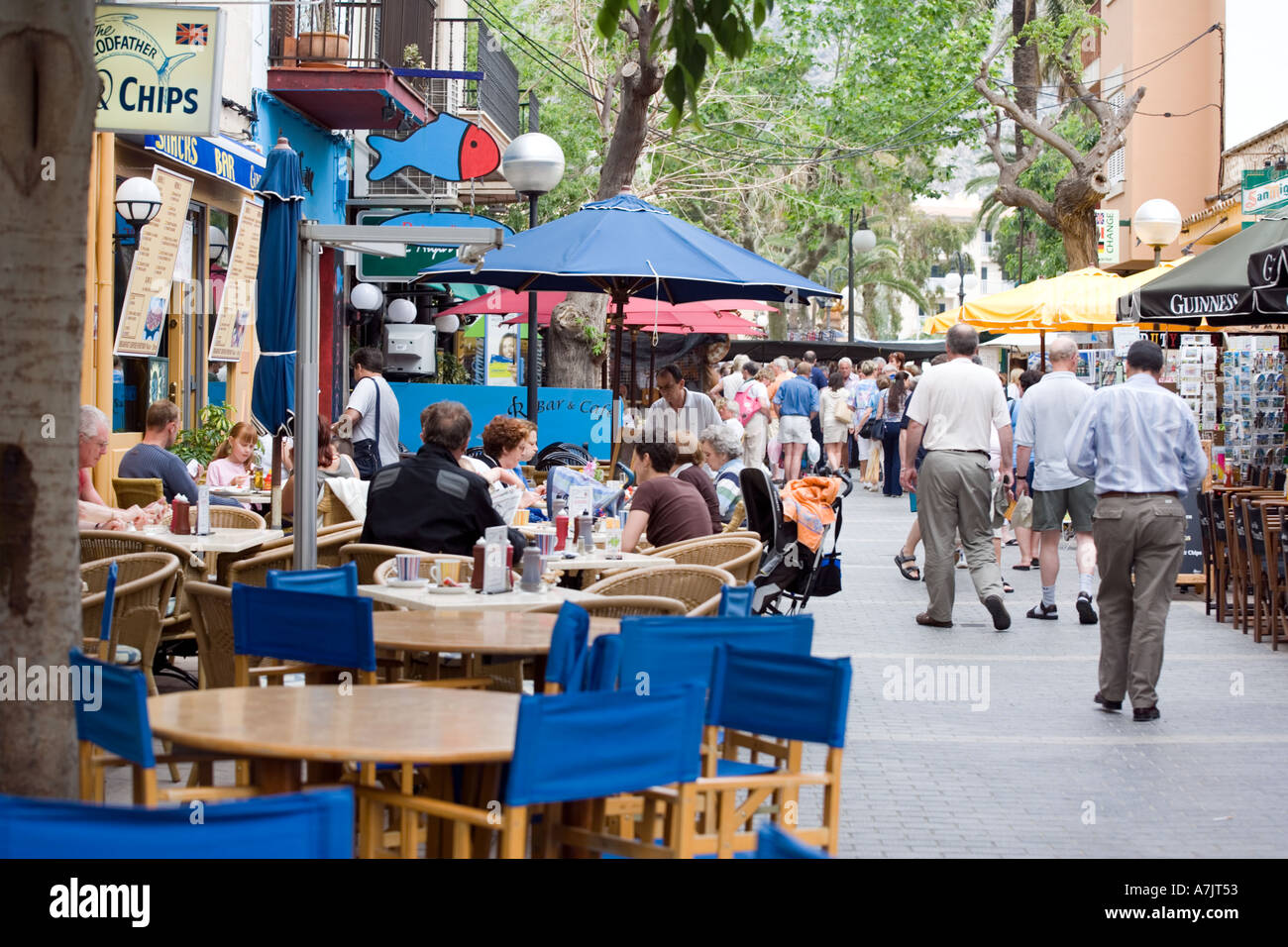 MARKET DAY IN PUERTO POLLENSA MAJORCA Stock Photo - Alamy