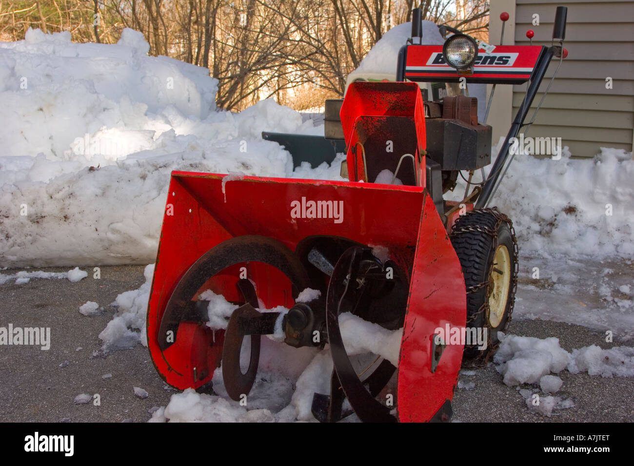 Old ice machine hi-res stock photography and images - Alamy