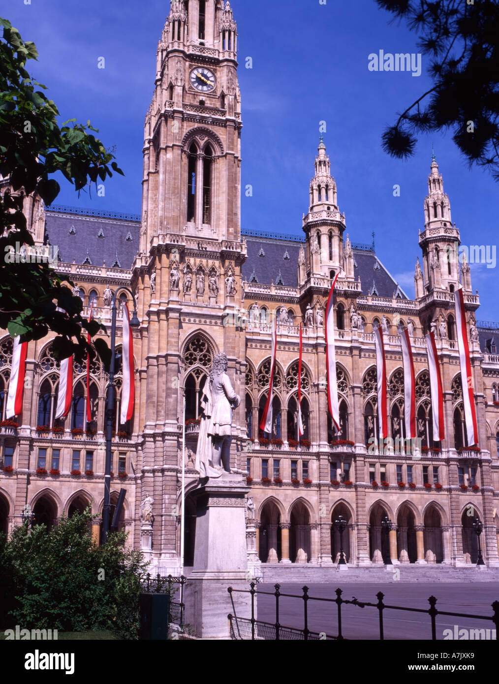Vienna town hall Stock Photo - Alamy
