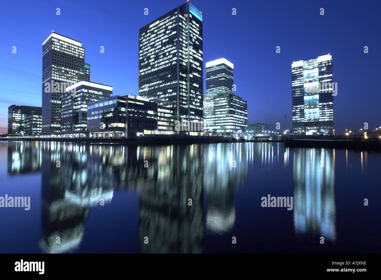 Office buildings hi-res stock photography and images - Alamy