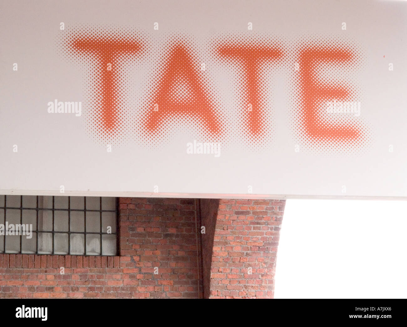 TATE GALLERY SIGN, ALBERT DOCK, LIVERPOOL, MERSEYSIDE, ENGLAND, UK ...