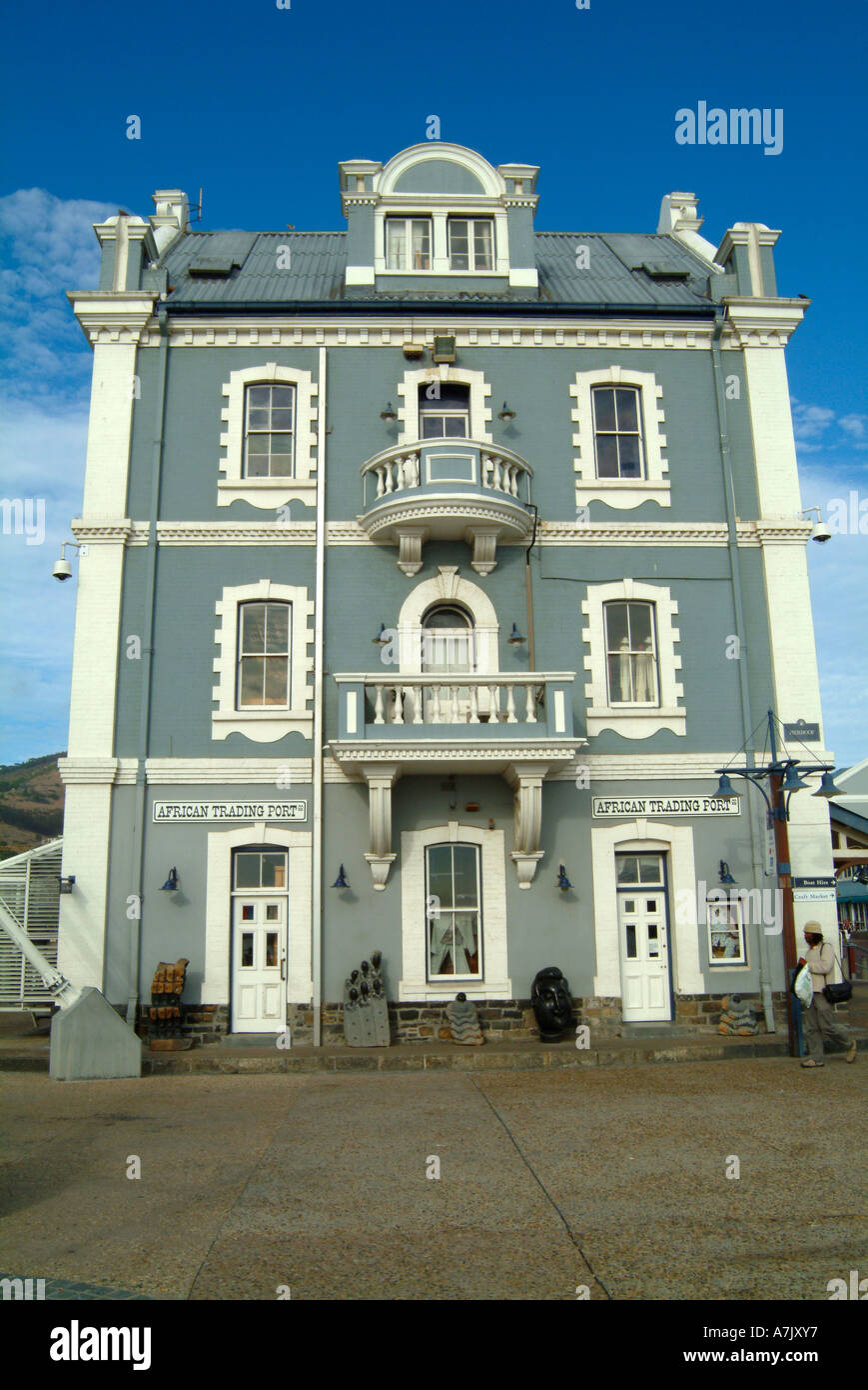 Early Morning Sun on Old Port Captains Building V and A Waterfront Cape ...