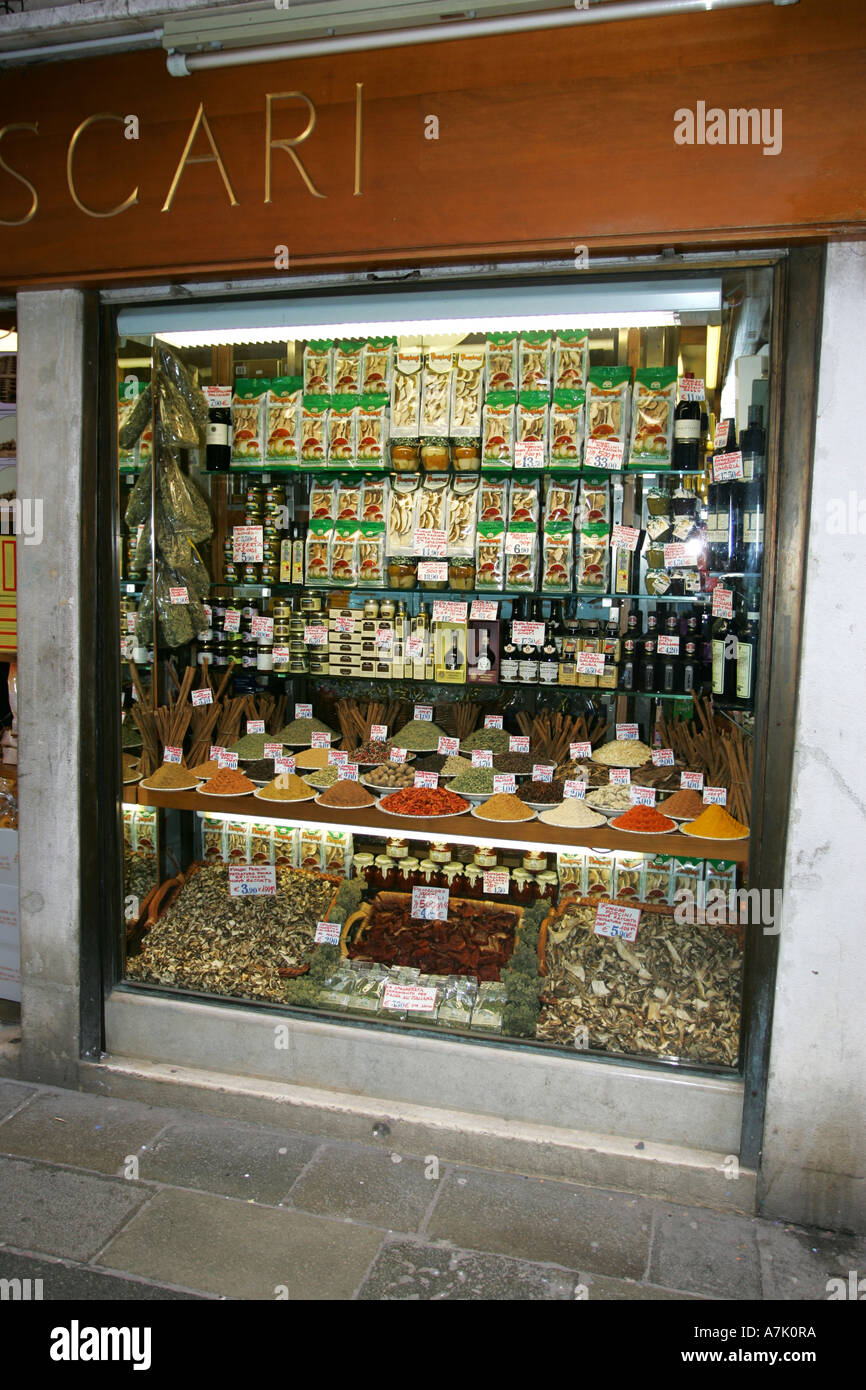 Dried fruit displays hi-res stock photography and images - Alamy