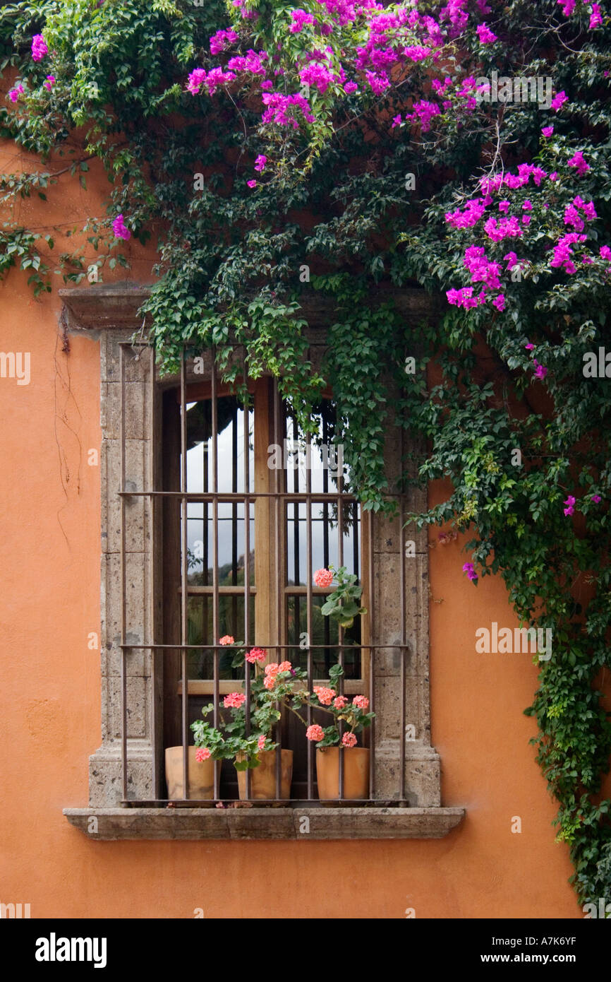 Iron grillwork hi-res stock photography and images - Alamy