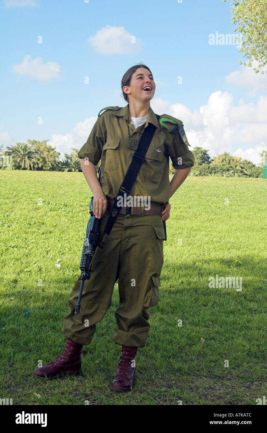 smiling Female Israeli soldier and her rifle Stock Photo - Alamy