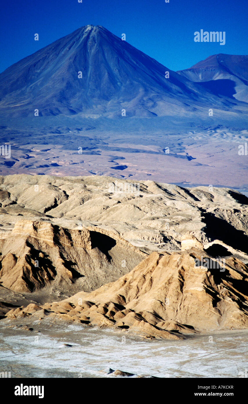 desert scene mt. licancabur, atacama desert, chile Stock Photo - Alamy