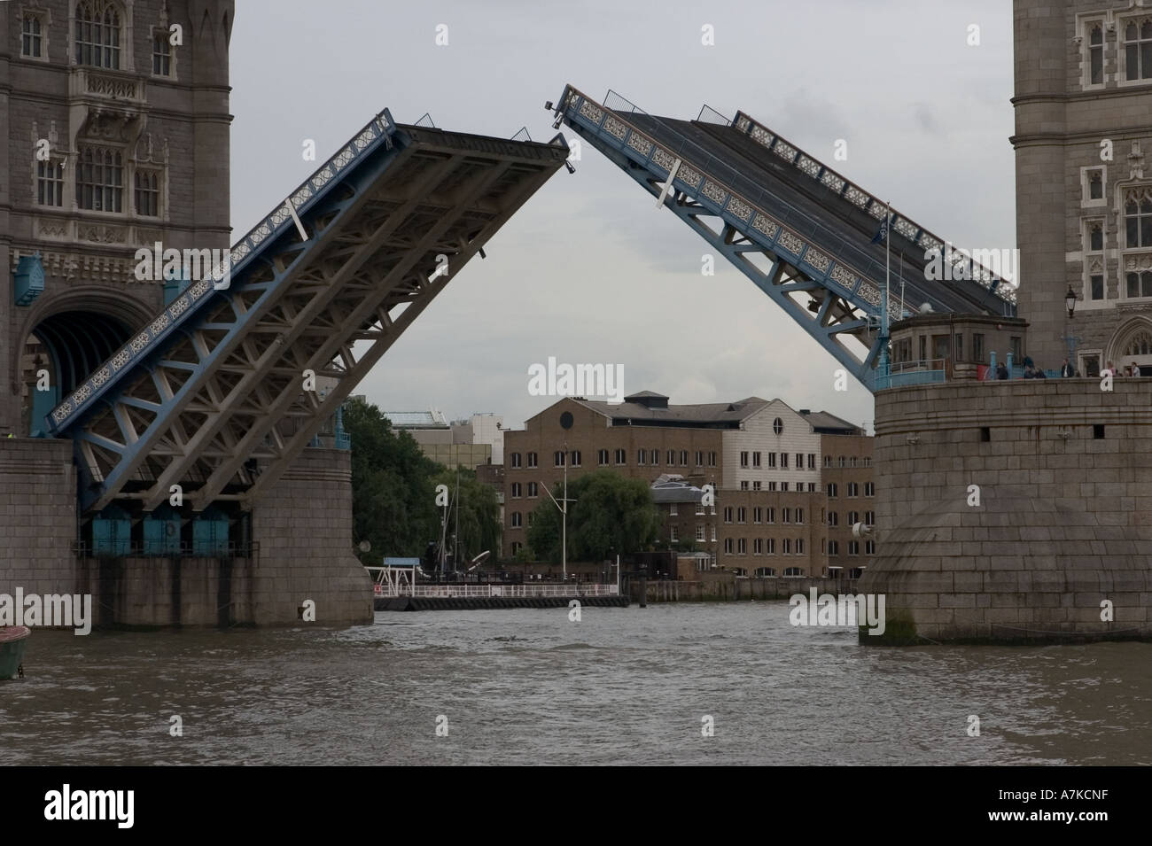 London bridge open Stock Photo - Alamy