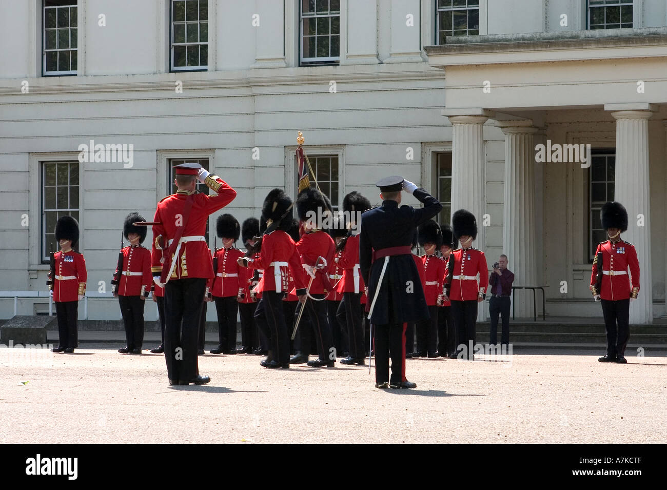 The queen s guard London Stock Photo - Alamy
