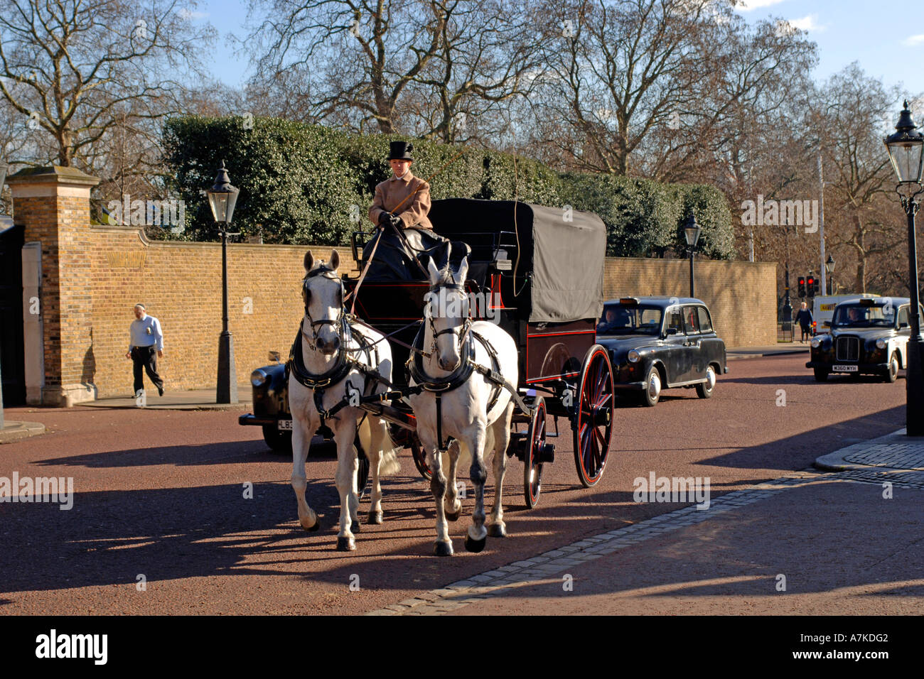Horse and Carriage in London Stock Photo - Alamy