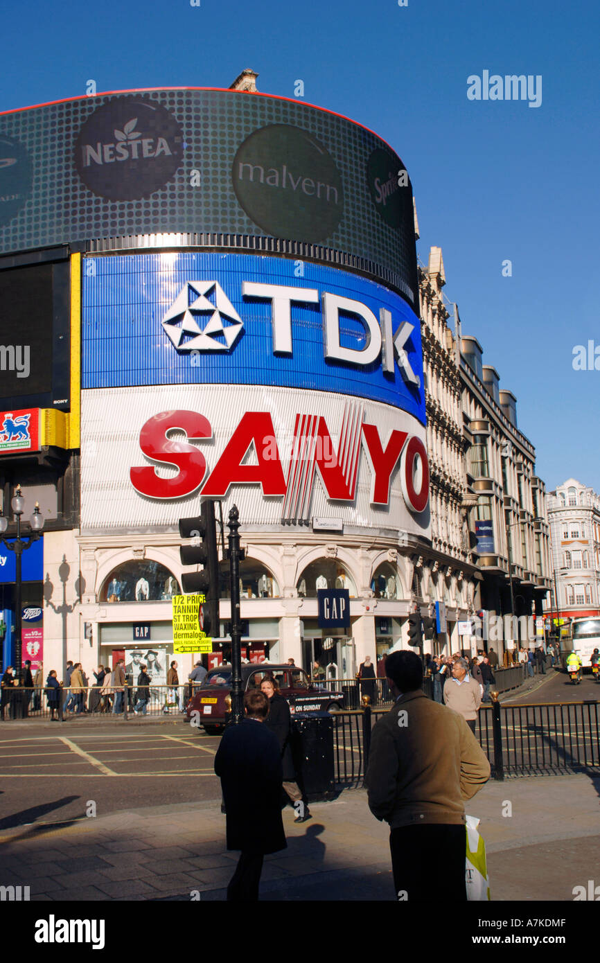 Piccadilly circus hi hi-res stock photography and images - Alamy