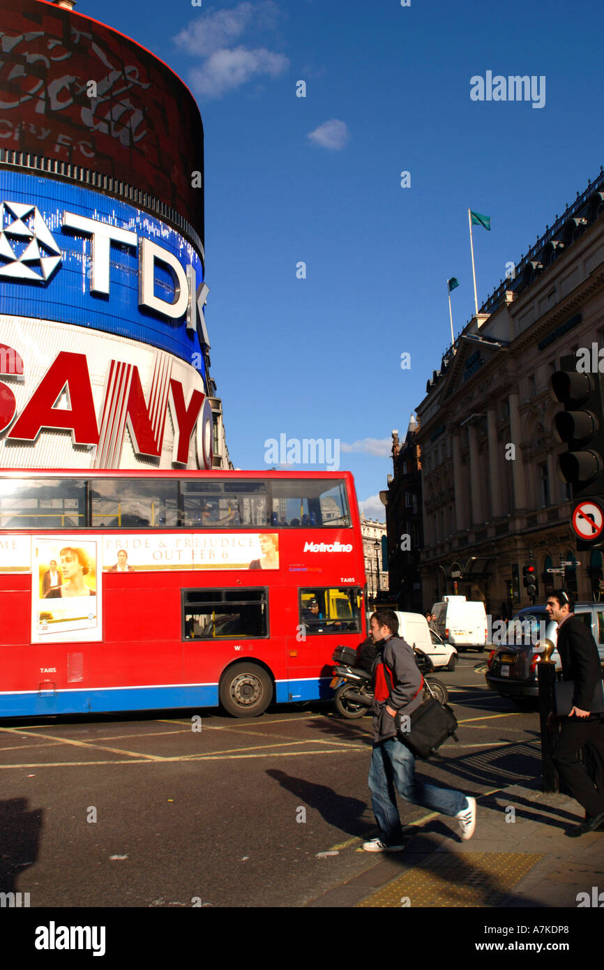 Piccadilly circus hi hi-res stock photography and images - Alamy