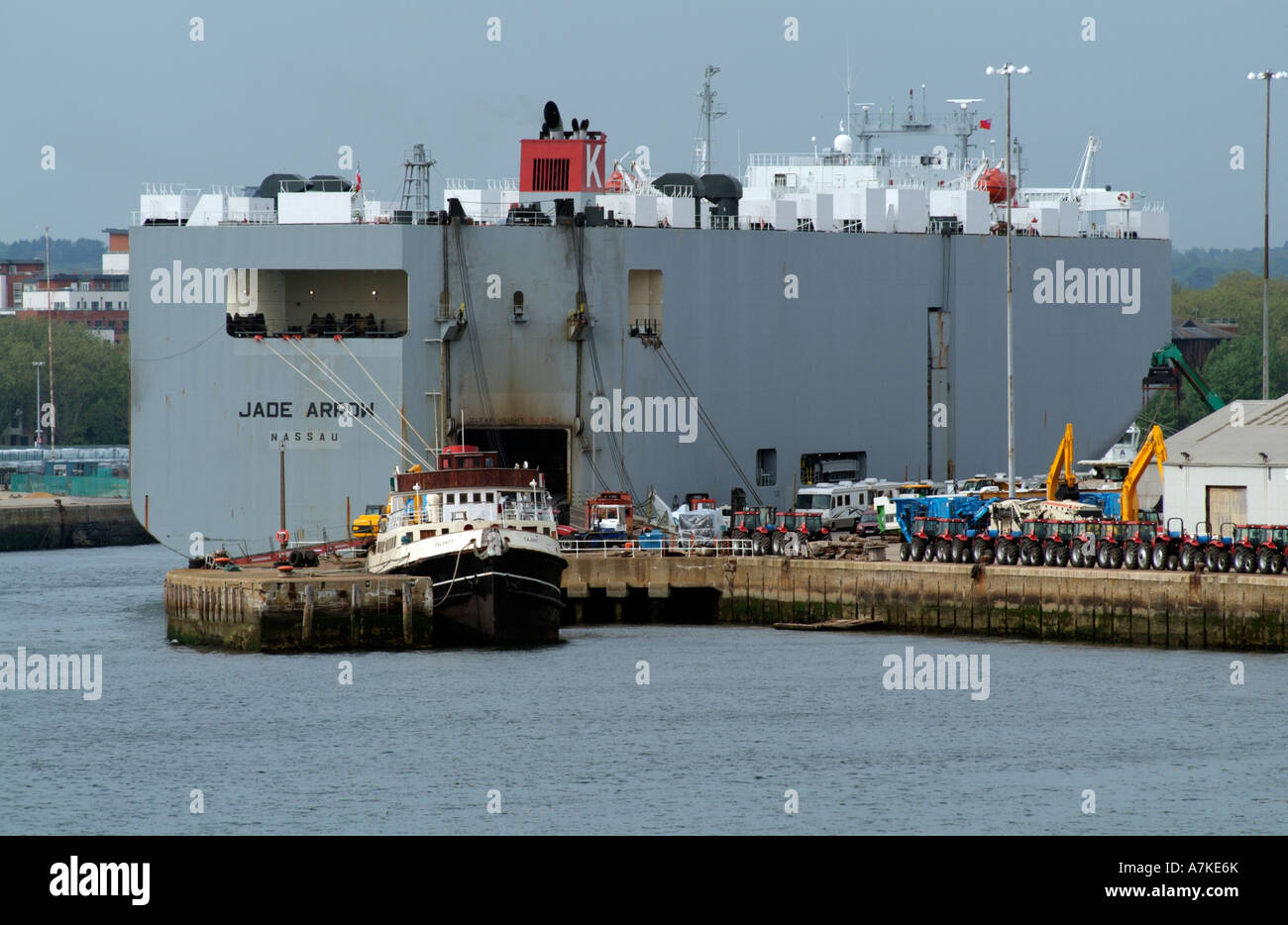 Jade Arrow the RoRo vechicle carrier capable of carrying 4200 cars On ...