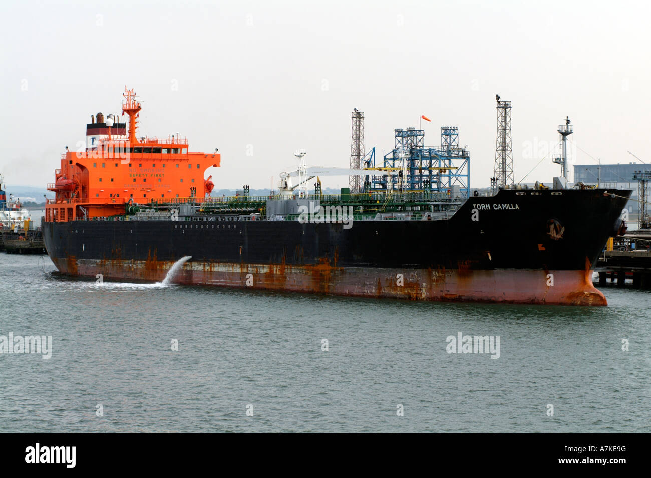 Loading arms hi-res stock photography and images - Alamy