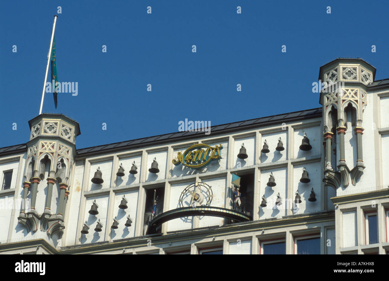 Carillon at the frontage of the famous 4711 building at Glockengasse ...