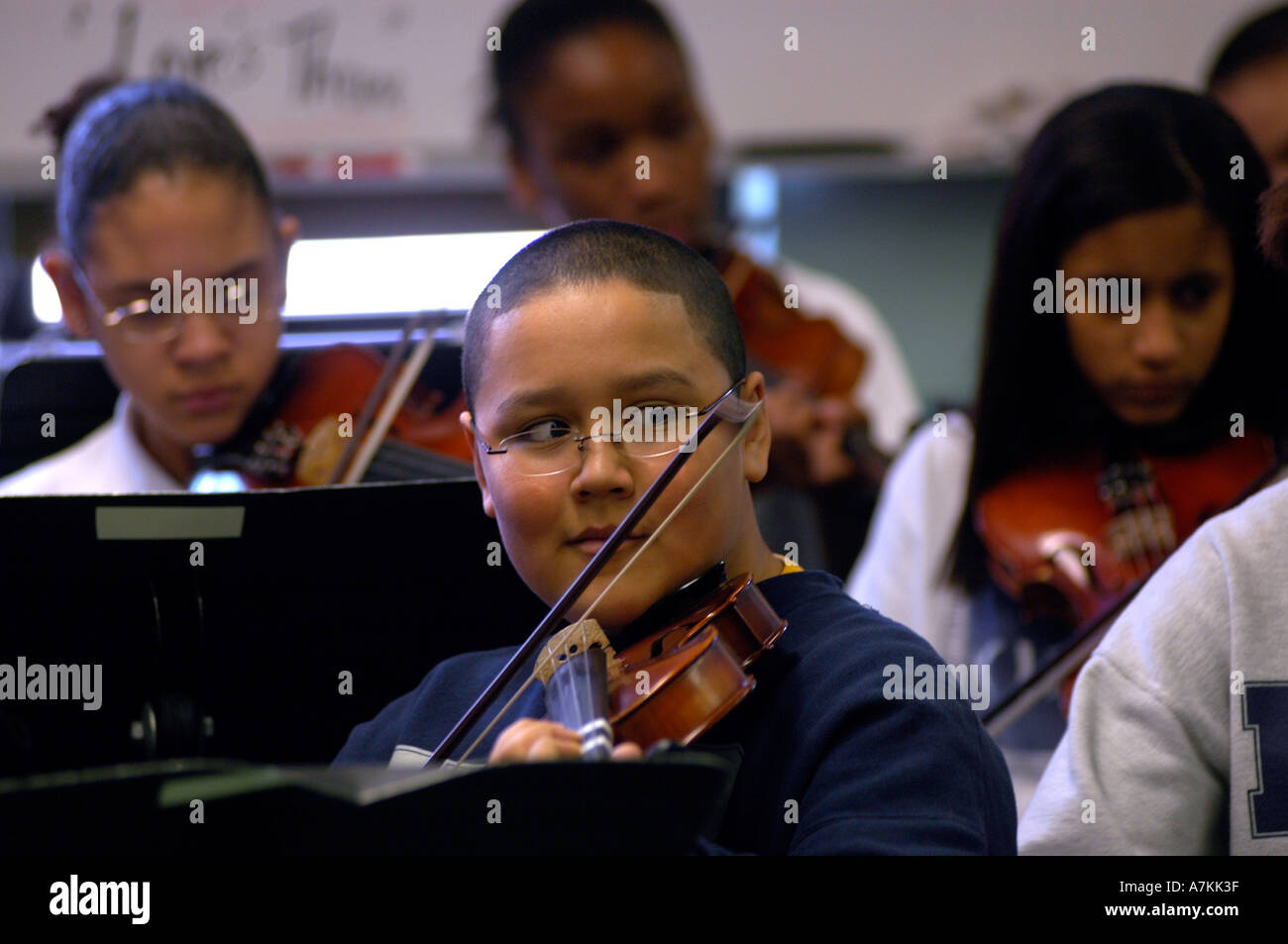 6th grade girls hi-res stock photography and images - Alamy