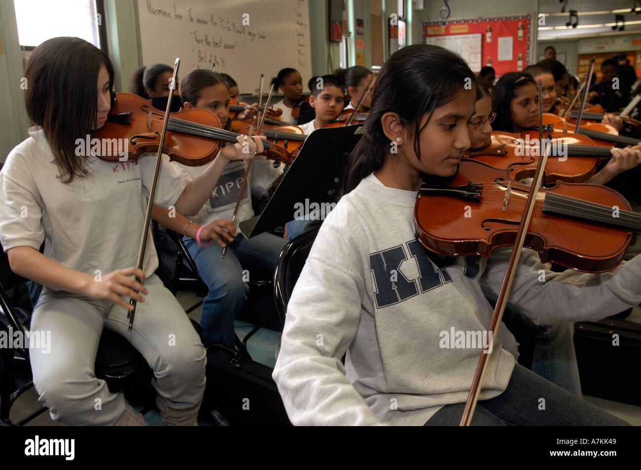 6th grade girls hi-res stock photography and images - Alamy