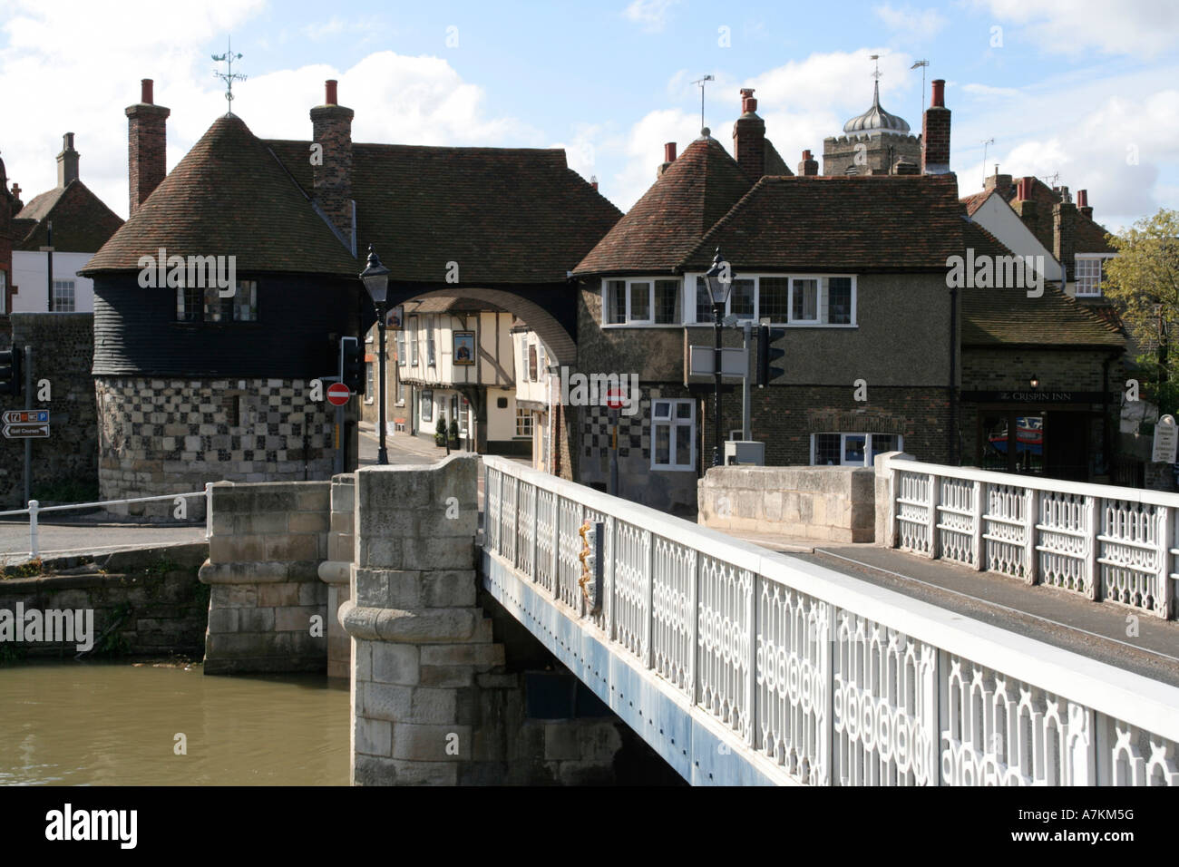 sandwich barbican gate and bridge kent england uk gb Stock Photo - Alamy