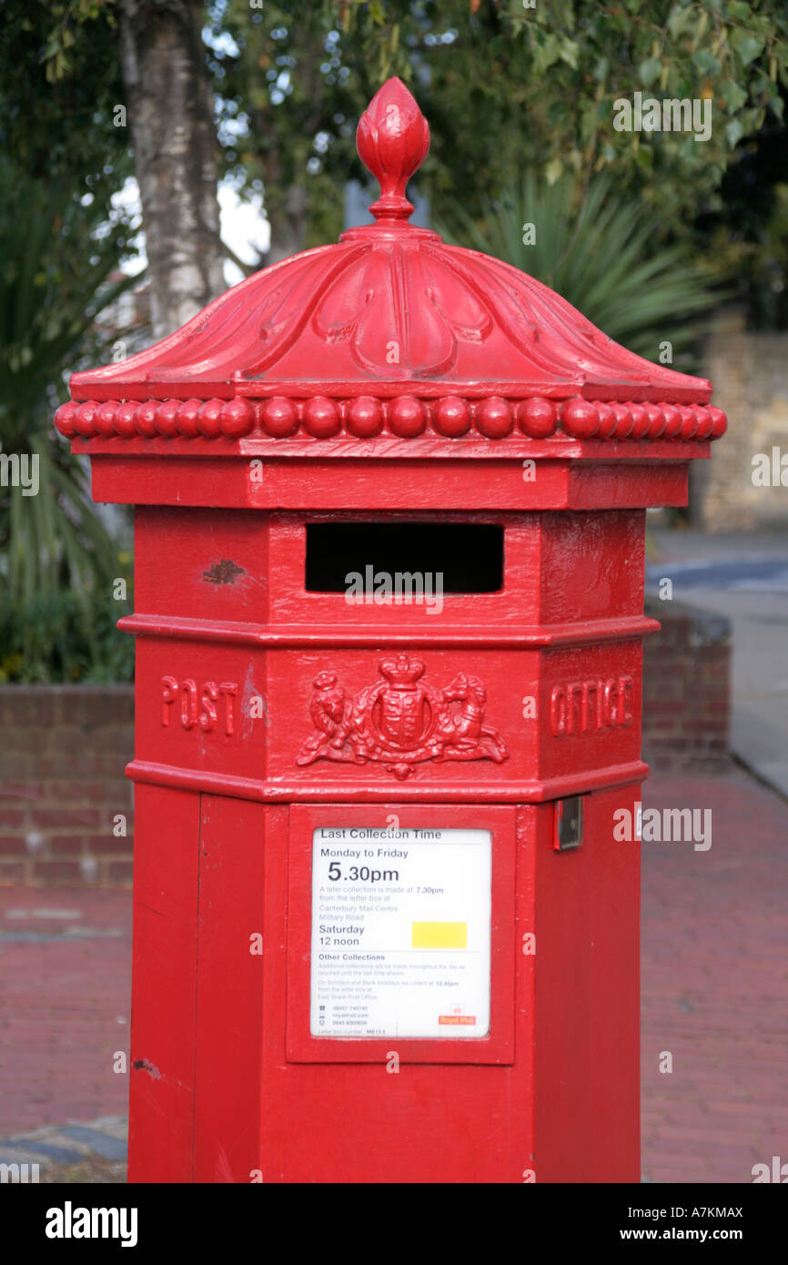 traditional red letter box england uk gb Stock Photo - Alamy