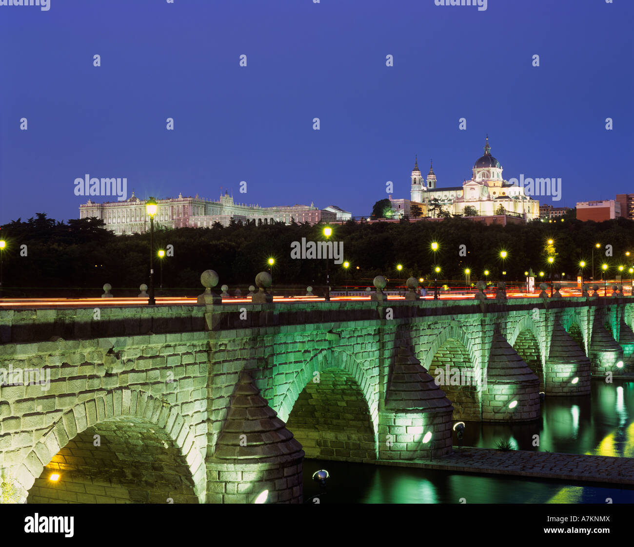 Madrid bridge hi-res stock photography and images - Alamy