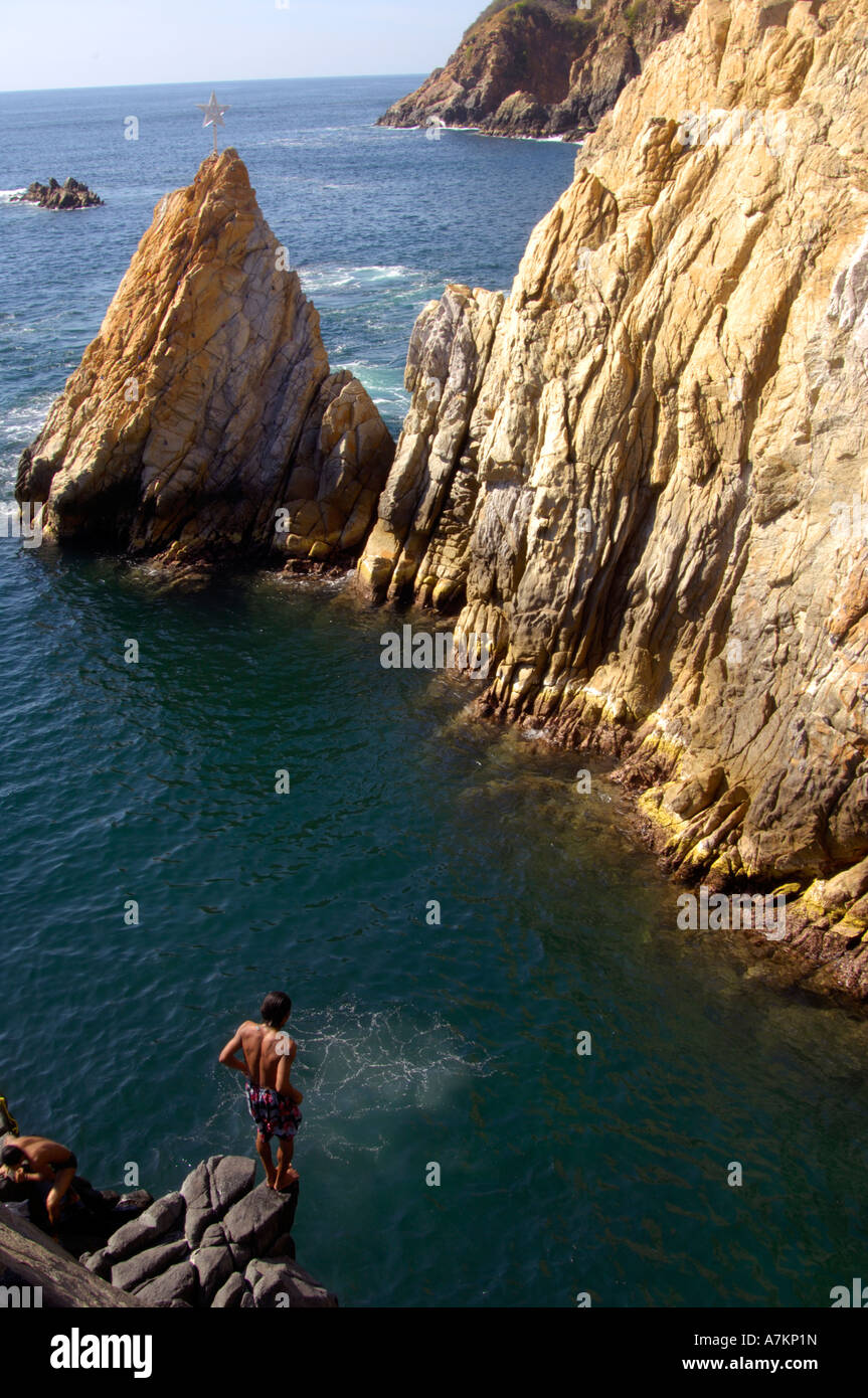 The cliffs of La Quebrada in the Bay of Acapulco, Mexico Stock Photo ...