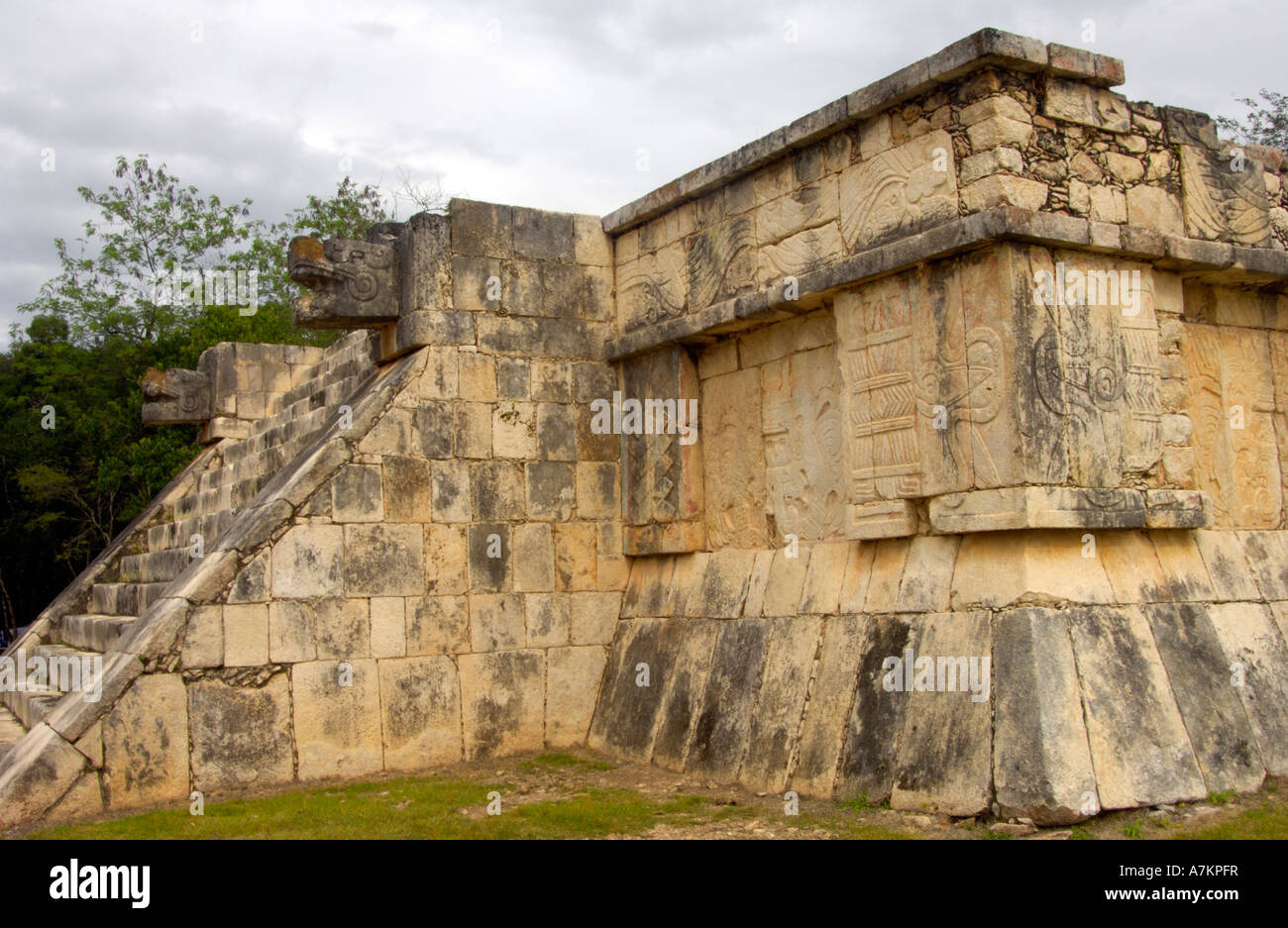 Venus platform chichen itza hi-res stock photography and images - Alamy