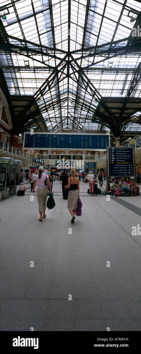 London England Liverpool Street Station Main Concourse Stock Photo - Alamy