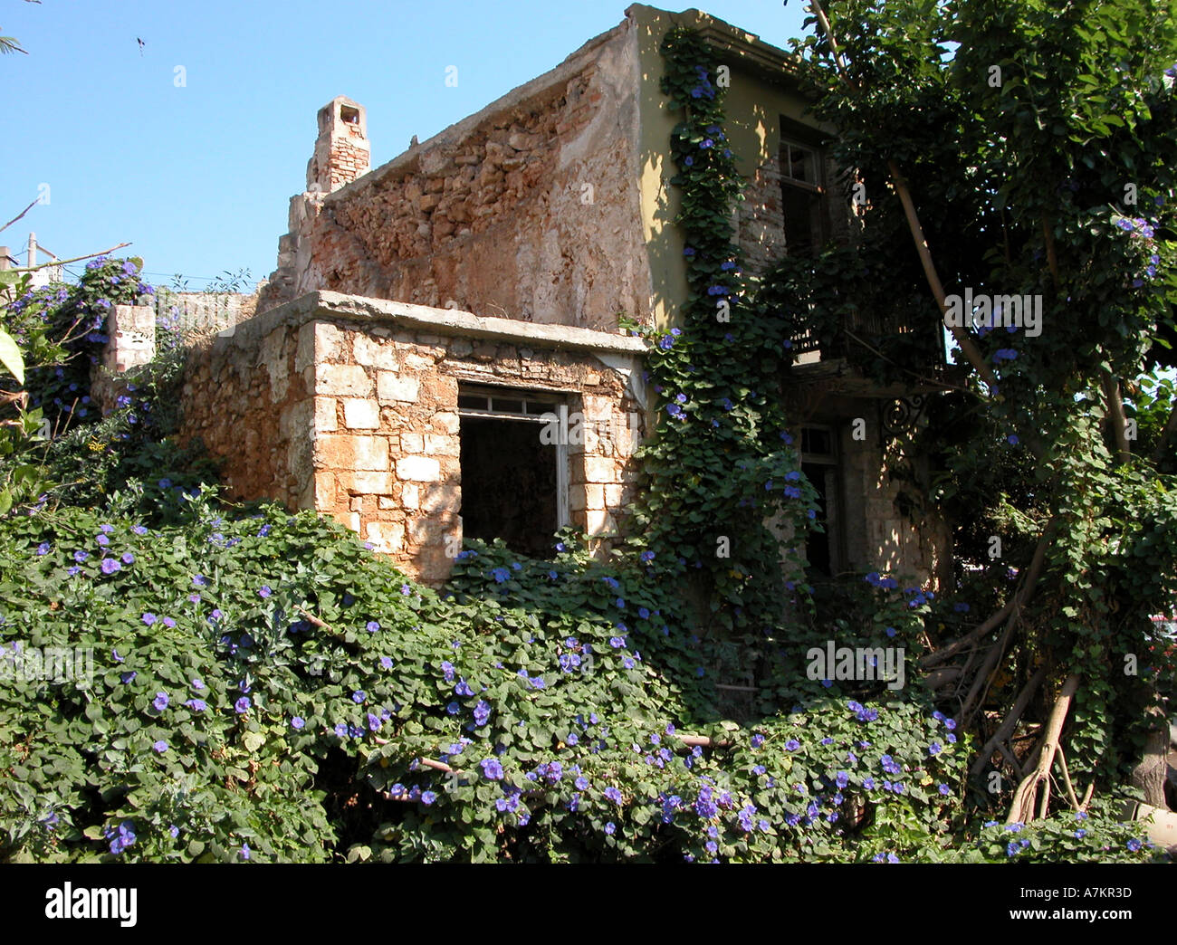 Derelict building Crete Stock Photo - Alamy
