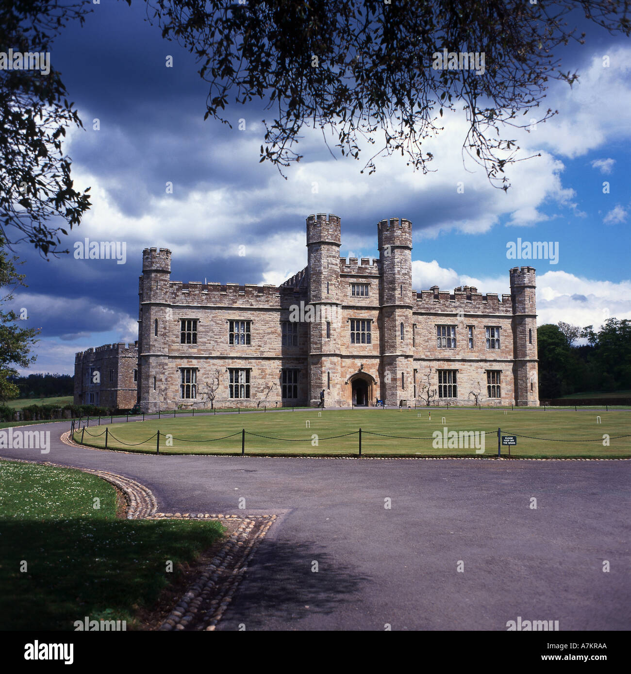 Leeds famous landmarks hi-res stock photography and images - Alamy