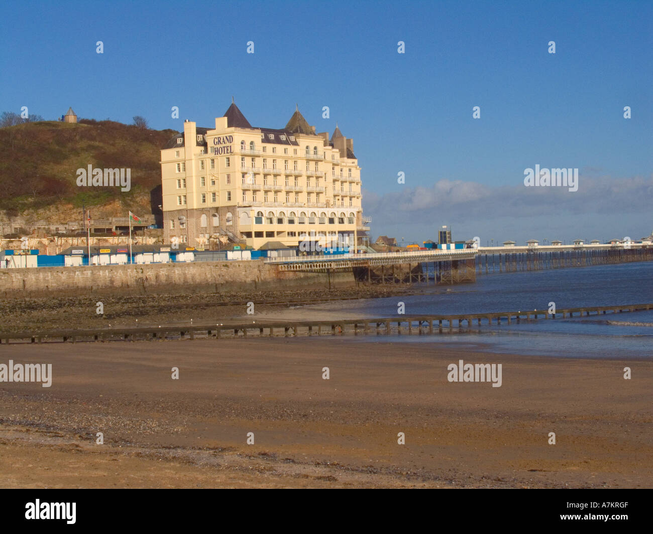 Popular welsh seaside resort hi-res stock photography and images - Alamy
