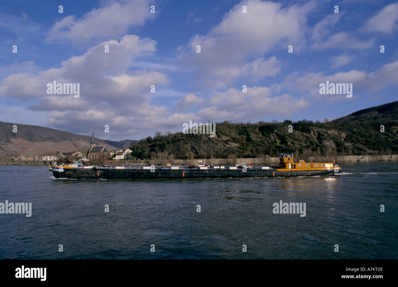 Water ripples river barge hi-res stock photography and images - Alamy