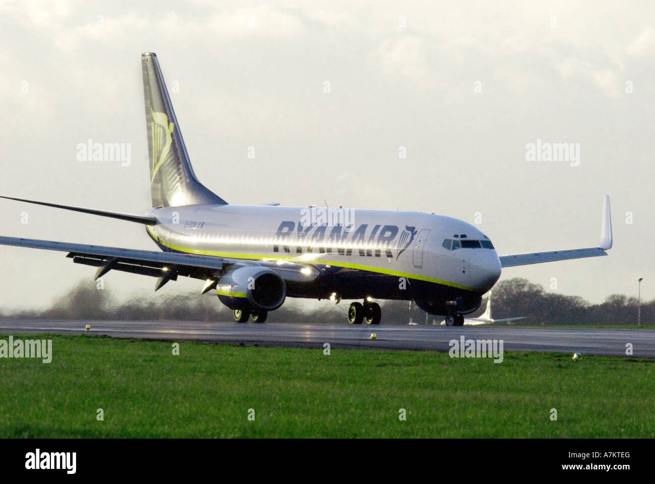 Ryanair boeing 737 on hi-res stock photography and images - Alamy