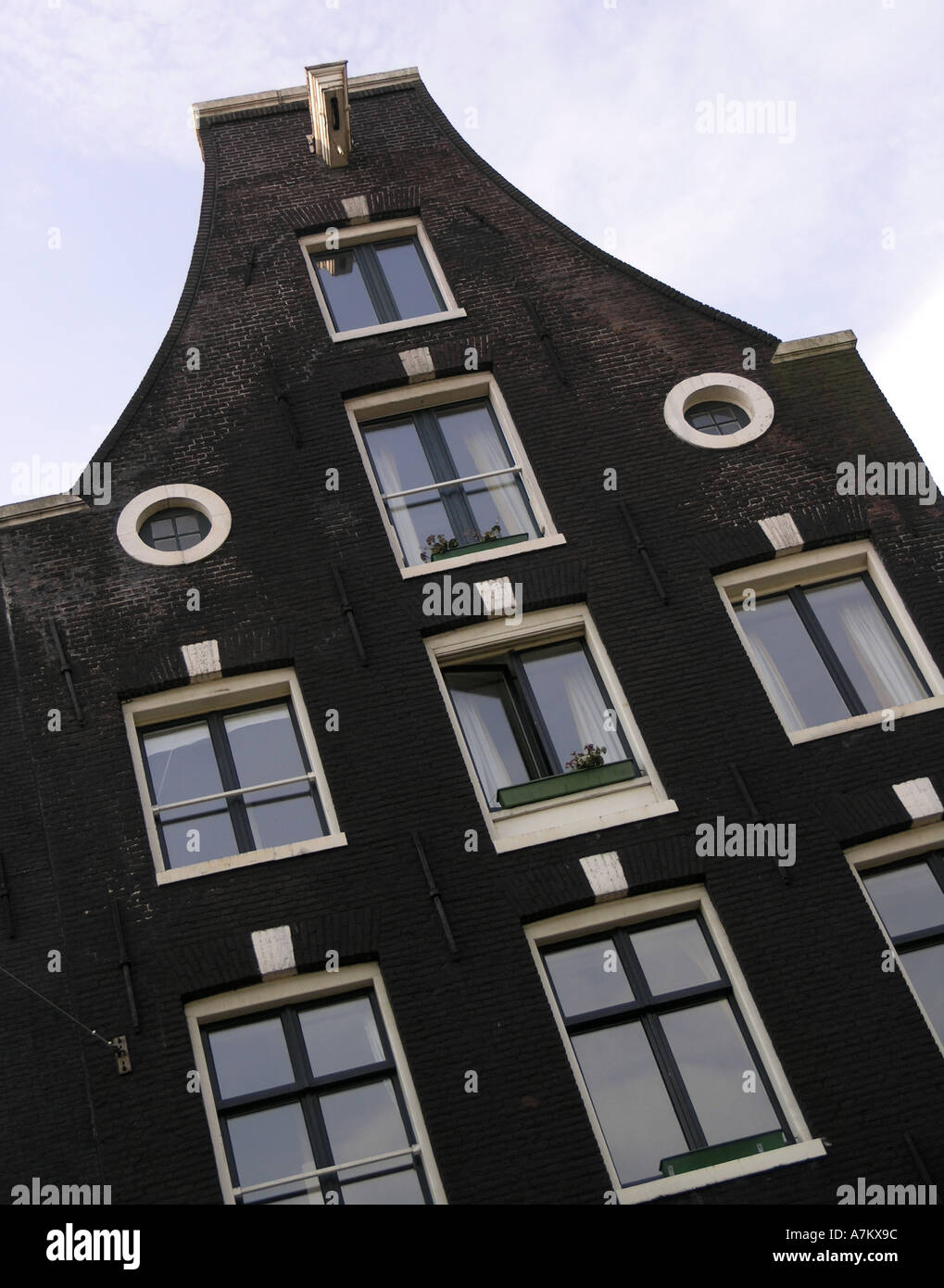 Canal house in Amsterdam Stock Photo - Alamy