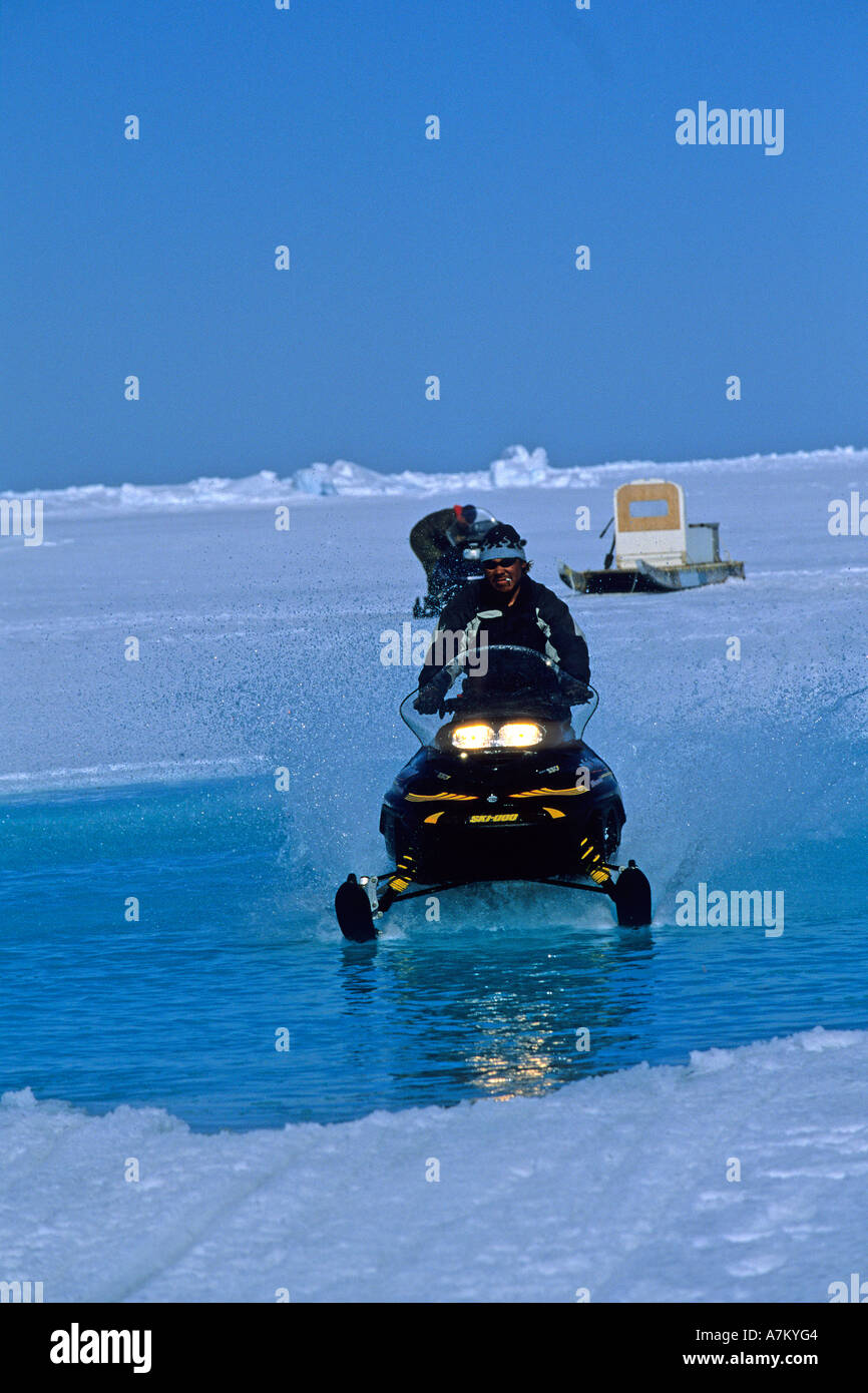 Inuit ski hi-res stock photography and images - Alamy