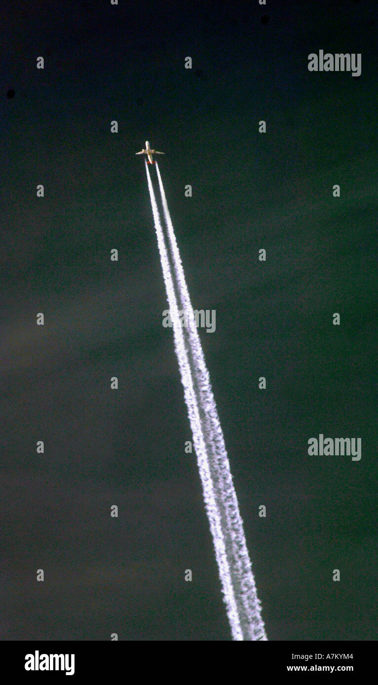 Airliner altitude hi-res stock photography and images - Alamy